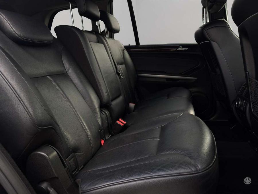 Melns Mercedes-Benz GL 450 2011 Klaipėda, ar dzinēja tilpumu 4.00 L un nobraukumu 220 tūkst. km par 10999 €, foto 10 vietnē AUTOMOTO.COM.LV