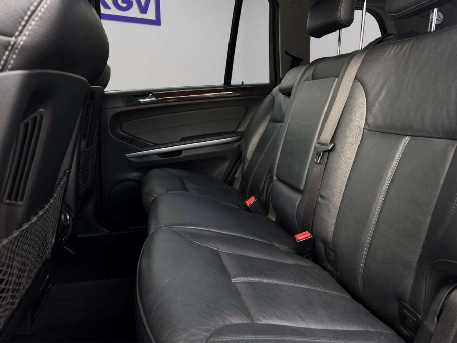 Melns Mercedes-Benz GL 450 2011 Klaipėda, ar dzinēja tilpumu 4.00 L un nobraukumu 220 tūkst. km par 10999 €, foto 12 vietnē AUTOMOTO.COM.LV