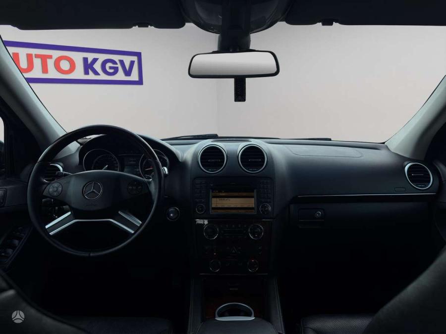 Melns Mercedes-Benz GL 450 2011 Klaipėda, ar dzinēja tilpumu 4.00 L un nobraukumu 220 tūkst. km par 10999 €, foto 13 vietnē AUTOMOTO.COM.LV