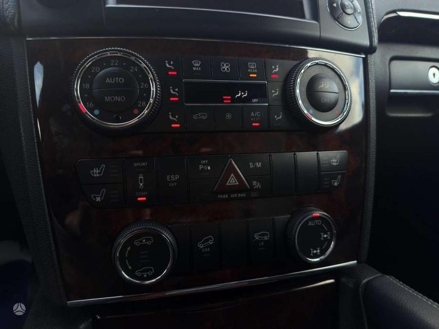 Melns Mercedes-Benz GL 450 2011 Klaipėda, ar dzinēja tilpumu 4.00 L un nobraukumu 220 tūkst. km par 10999 €, foto 16 vietnē AUTOMOTO.COM.LV