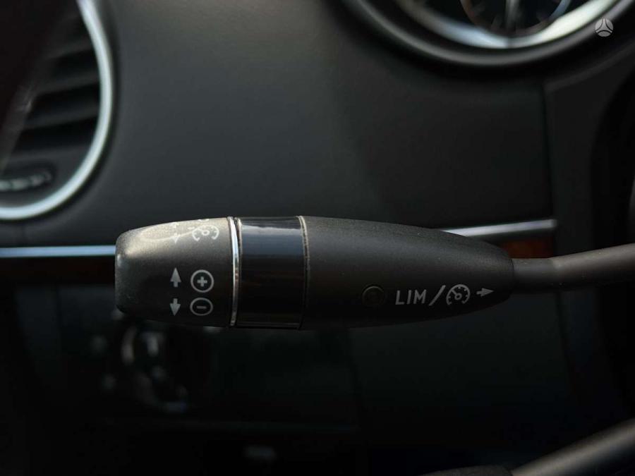 Melns Mercedes-Benz GL 450 2011 Klaipėda, ar dzinēja tilpumu 4.00 L un nobraukumu 220 tūkst. km par 10999 €, foto 19 vietnē AUTOMOTO.COM.LV