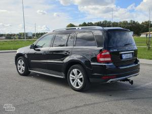 Melns Mercedes-Benz GL 450 2011 Viļņa, ar dzinēja tilpumu 4.70 L un nobraukumu 200 tūkst. km par 9950 €, foto  vietnē AUTOMOTO.COM.LV