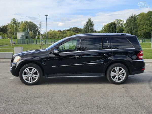 Black Mercedes-Benz GL 450 2011 in Vilnius, with an engine capacity of 4.70 L and mileage of 200 thousand km for 9950 €, photo 3 on AUTOMOTO.COM.LV