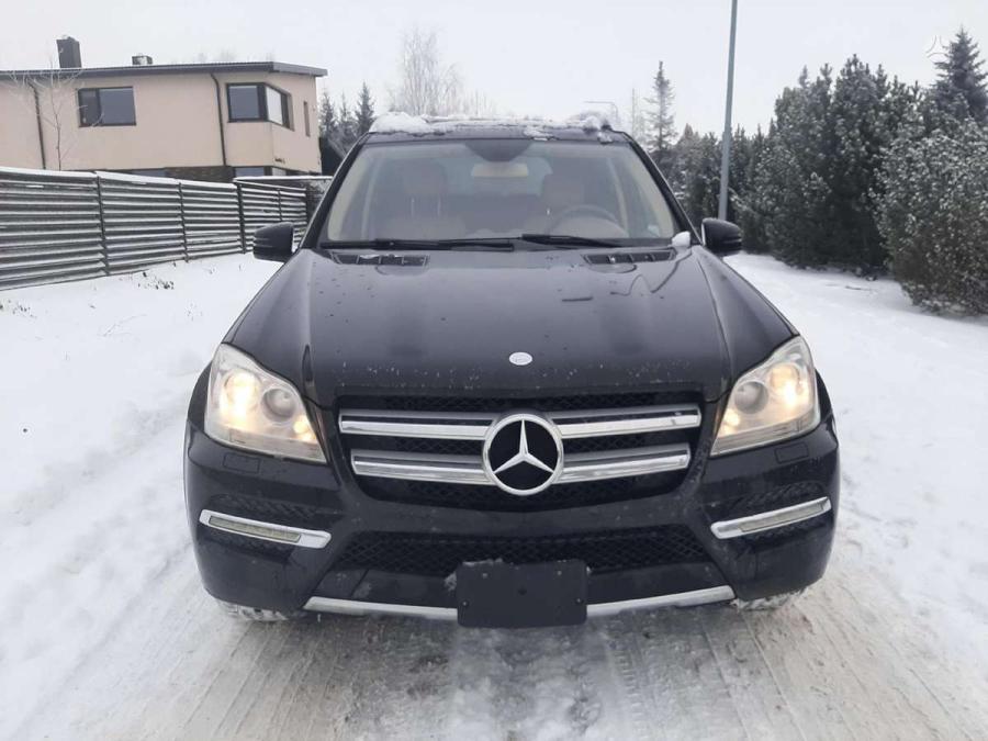 Black Mercedes-Benz GL 450 2012 in Kaunas, with an engine capacity of 4.66 L and mileage of 160 thousand km for 9350 €, photo 4 on AUTOMOTO.COM.LV