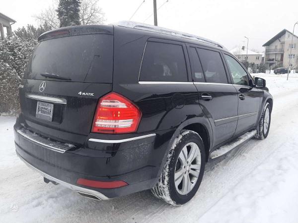 Black Mercedes-Benz GL 450 2012 in Kaunas, with an engine capacity of 4.66 L and mileage of 160 thousand km for 9350 €, photo 7 on AUTOMOTO.COM.LV