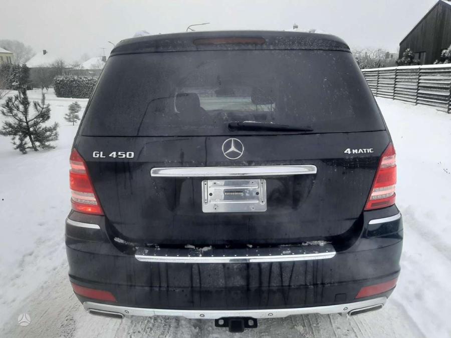 Black Mercedes-Benz GL 450 2012 in Kaunas, with an engine capacity of 4.66 L and mileage of 160 thousand km for 9350 €, photo 8 on AUTOMOTO.COM.LV