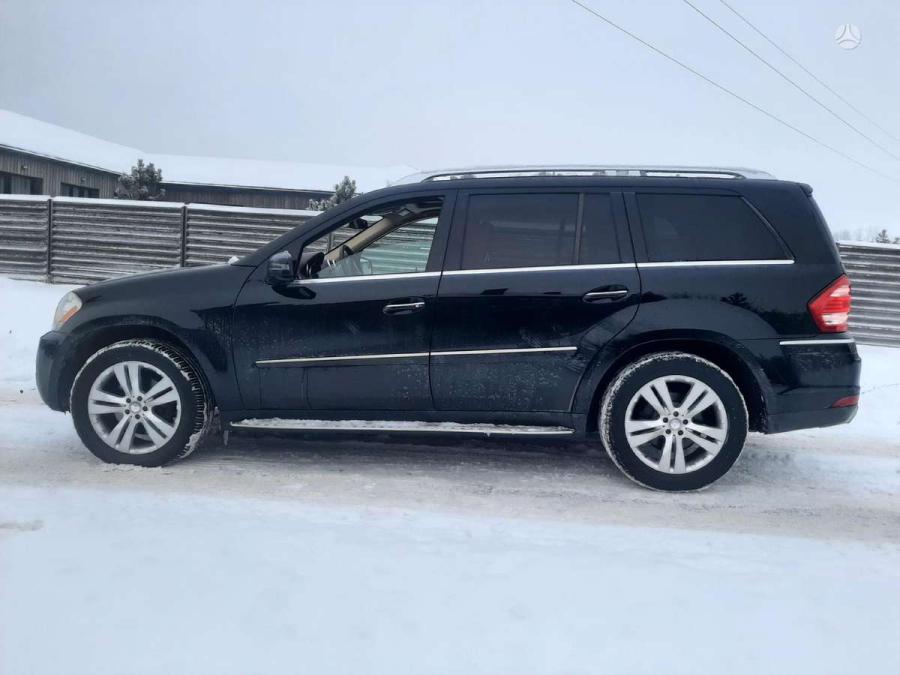 Black Mercedes-Benz GL 450 2012 in Kaunas, with an engine capacity of 4.66 L and mileage of 160 thousand km for 9350 €, photo 10 on AUTOMOTO.COM.LV