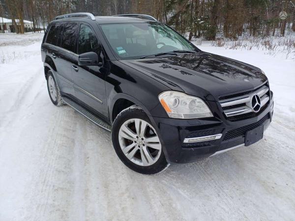Melns Mercedes-Benz GL 450 2012 Viļņa, ar dzinēja tilpumu 4.70 L un nobraukumu 109 tūkst. km par 7500 €, foto 1 vietnē AUTOMOTO.COM.LV