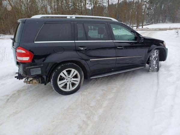 Melns Mercedes-Benz GL 450 2012 Viļņa, ar dzinēja tilpumu 4.70 L un nobraukumu 109 tūkst. km par 7500 €, foto 3 vietnē AUTOMOTO.COM.LV