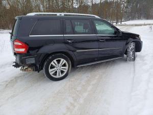 Melns Mercedes-Benz GL 450 2012 Viļņa, ar dzinēja tilpumu 4.70 L un nobraukumu 109 tūkst. km par 7500 €, foto 3 vietnē AUTOMOTO.COM.LV
