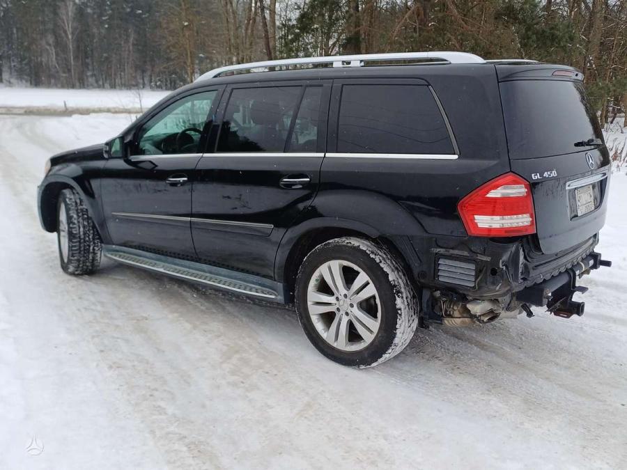 Melns Mercedes-Benz GL 450 2012 Viļņa, ar dzinēja tilpumu 4.70 L un nobraukumu 109 tūkst. km par 7500 €, foto 5 vietnē AUTOMOTO.COM.LV
