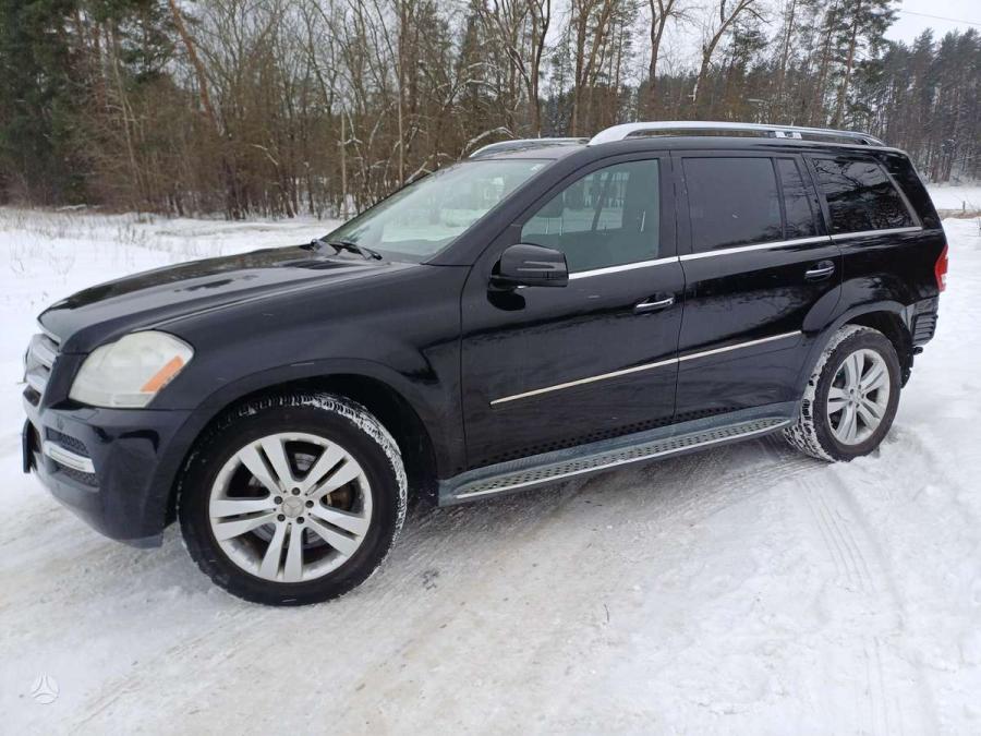 Melns Mercedes-Benz GL 450 2012 Viļņa, ar dzinēja tilpumu 4.70 L un nobraukumu 109 tūkst. km par 7500 €, foto 9 vietnē AUTOMOTO.COM.LV