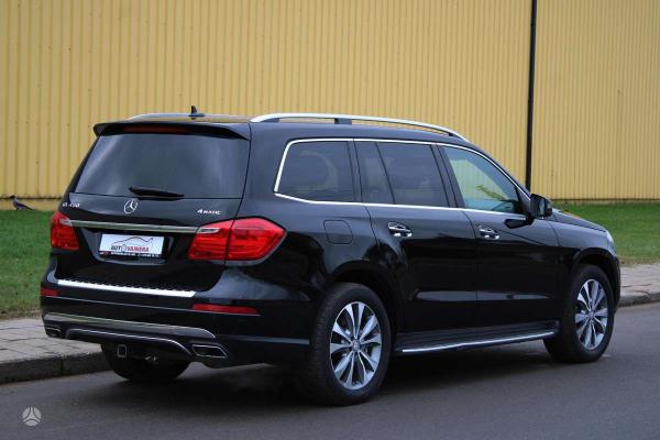 Melns Mercedes-Benz GL 450 2013 Viļņa, ar dzinēja tilpumu 4.66 L un nobraukumu 157 tūkst. km par 12050 €, foto 1 vietnē AUTOMOTO.COM.LV