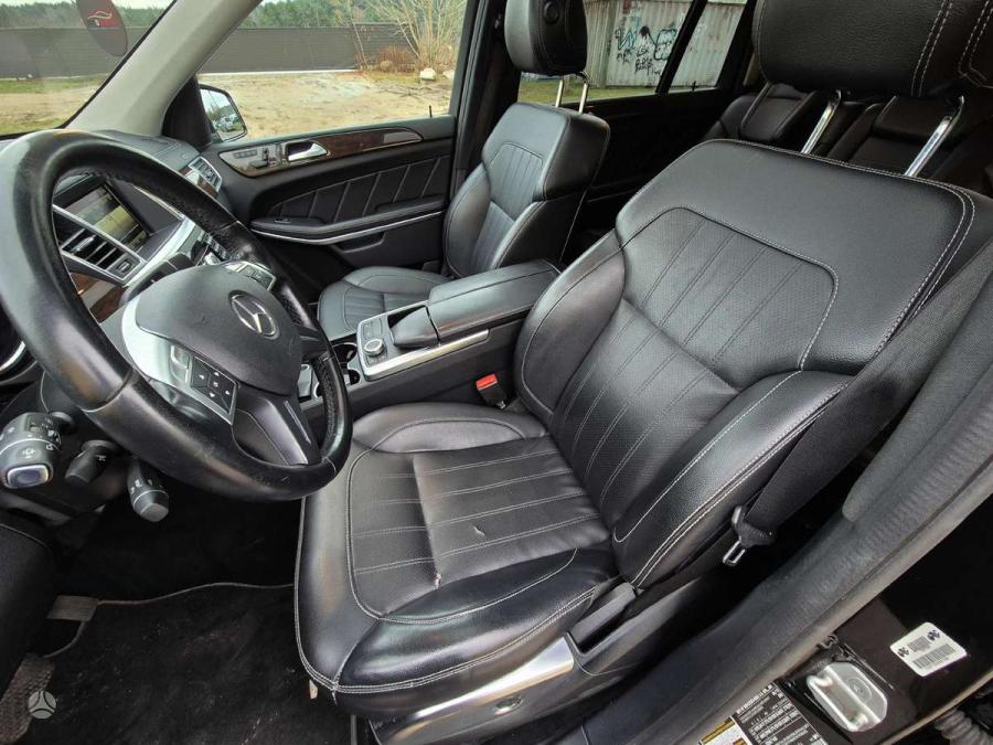 Black Mercedes-Benz GL 450 2013 in Vilnius, with an engine capacity of 4.66 L and mileage of 157 thousand km for 12050 €, photo 12 on AUTOMOTO.COM.LV