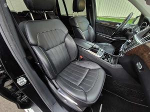Black Mercedes-Benz GL 450 2013 in Vilnius, with an engine capacity of 4.66 L and mileage of 157 thousand km for 12050 €, photo 16 on AUTOMOTO.COM.LV