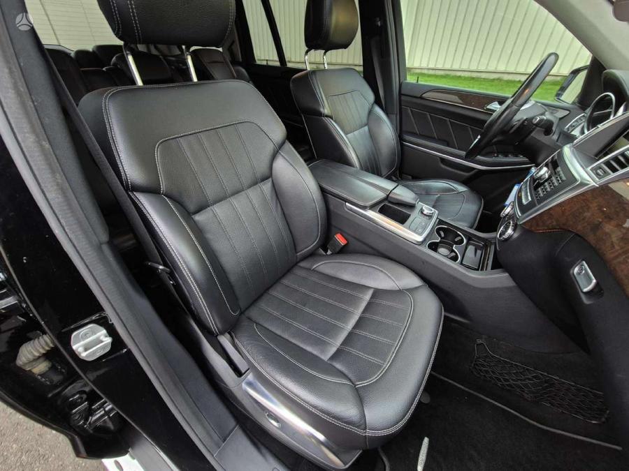 Black Mercedes-Benz GL 450 2013 in Vilnius, with an engine capacity of 4.66 L and mileage of 157 thousand km for 12050 €, photo 16 on AUTOMOTO.COM.LV