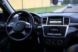 Black Mercedes-Benz GL 450 2013 in Vilnius, with an engine capacity of 4.66 L and mileage of 157 thousand km for 12050 €, photo 20 on AUTOMOTO.COM.LV