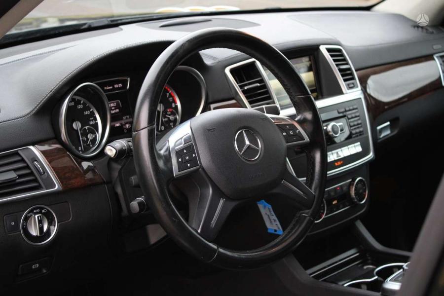 Black Mercedes-Benz GL 450 2013 in Vilnius, with an engine capacity of 4.66 L and mileage of 157 thousand km for 12050 €, photo 21 on AUTOMOTO.COM.LV