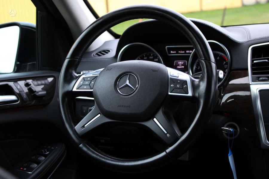 Black Mercedes-Benz GL 450 2013 in Vilnius, with an engine capacity of 4.66 L and mileage of 157 thousand km for 12050 €, photo 22 on AUTOMOTO.COM.LV