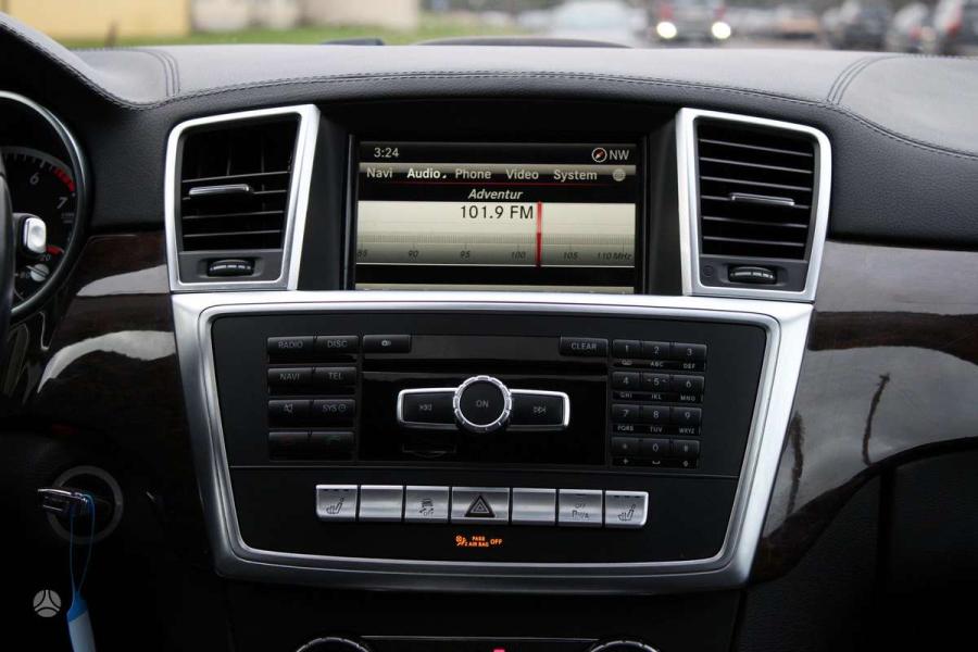 Black Mercedes-Benz GL 450 2013 in Vilnius, with an engine capacity of 4.66 L and mileage of 157 thousand km for 12050 €, photo 23 on AUTOMOTO.COM.LV