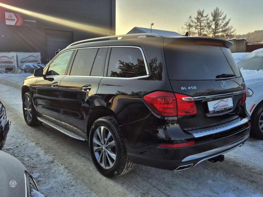 Black Mercedes-Benz GL 450 2013 in Vilnius, with an engine capacity of 4.66 L and mileage of 157 thousand km for 12050 €, photo 3 on AUTOMOTO.COM.LV
