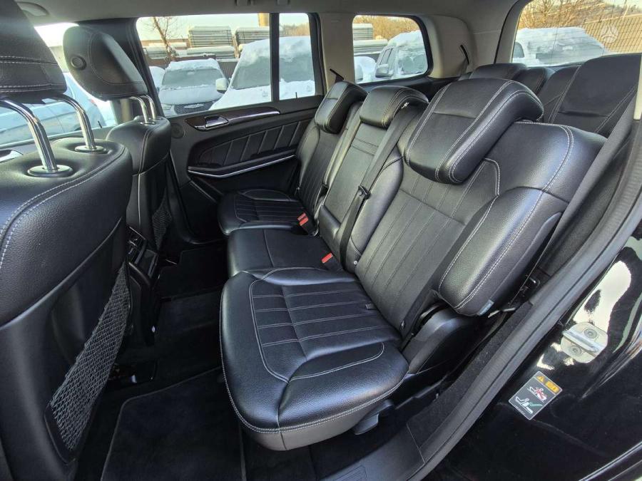 Black Mercedes-Benz GL 450 2013 in Vilnius, with an engine capacity of 4.66 L and mileage of 157 thousand km for 12050 €, photo 9 on AUTOMOTO.COM.LV