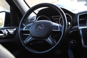 Black Mercedes-Benz GL 450 2013 in Vilnius, with an engine capacity of 4.66 L and mileage of 157 thousand km for 12050 €, photo 17 on AUTOMOTO.COM.LV