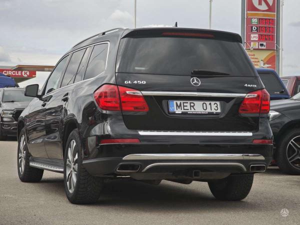 Black Mercedes-Benz GL 450 2013 in Vilnius, with an engine capacity of 4.66 L and mileage of 172 thousand km for 14200 €, photo 3 on AUTOMOTO.COM.LV