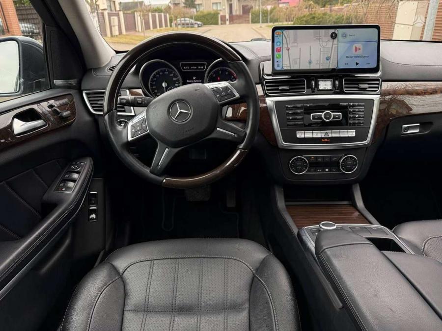 Black Mercedes-Benz GL 450 2013 in Klaipeda, with an engine capacity of 4.66 L and mileage of 216 thousand km for 12500 €, photo 9 on AUTOMOTO.COM.LV