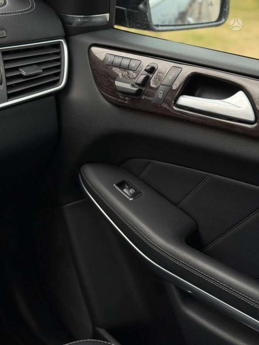Melns Mercedes-Benz GL 450 2013 Klaipėda, ar dzinēja tilpumu 4.66 L un nobraukumu 216 tūkst. km par 12500 €, foto 22 vietnē AUTOMOTO.COM.LV