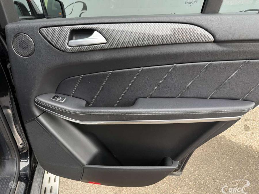 Melns Mercedes-Benz GL 450 2014 Klaipėda, ar dzinēja tilpumu 4.66 L un nobraukumu 156 tūkst. km par 23300 €, foto 13 vietnē AUTOMOTO.COM.LV