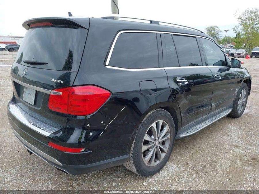 Black Mercedes-Benz GL 450 2014 in Kaunas, with an engine capacity of 4.70 L and mileage of 173 thousand km for 8300 €, photo 5 on AUTOMOTO.COM.LV