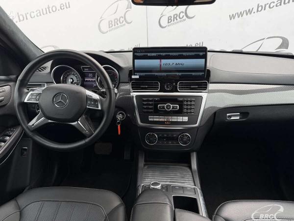 Black Mercedes-Benz GL 450 2014 in Klaipeda, with an engine capacity of 4.66 L and mileage of 156 thousand km for 22700 €, photo 4 on AUTOMOTO.COM.LV