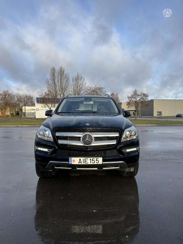 Black Mercedes-Benz GL 450 2015 in Panevezys, with an engine capacity of 3.00 L and mileage of 185 thousand km for 15000 €, photo 1 on AUTOMOTO.COM.LV
