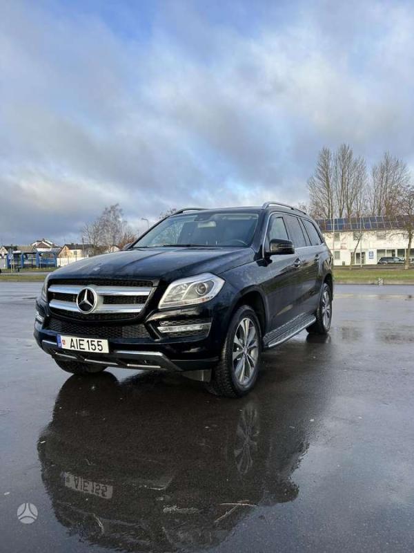 Black Mercedes-Benz GL 450 2015 in Panevezys, with an engine capacity of 3.00 L and mileage of 185 thousand km for 15000 €, photo 2 on AUTOMOTO.COM.LV