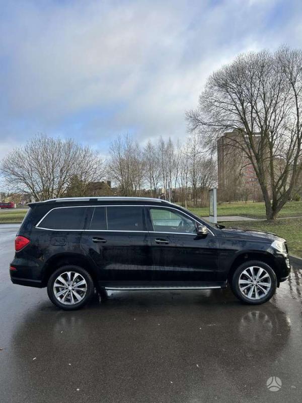 Black Mercedes-Benz GL 450 2015 in Panevezys, with an engine capacity of 3.00 L and mileage of 185 thousand km for 15000 €, photo 7 on AUTOMOTO.COM.LV