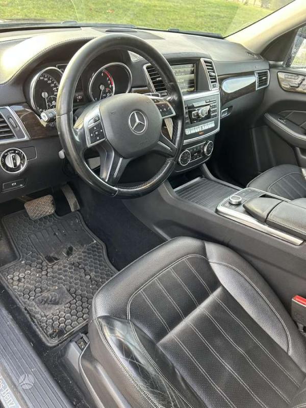 Black Mercedes-Benz GL 450 2015 in Panevezys, with an engine capacity of 3.00 L and mileage of 185 thousand km for 15000 €, photo 9 on AUTOMOTO.COM.LV