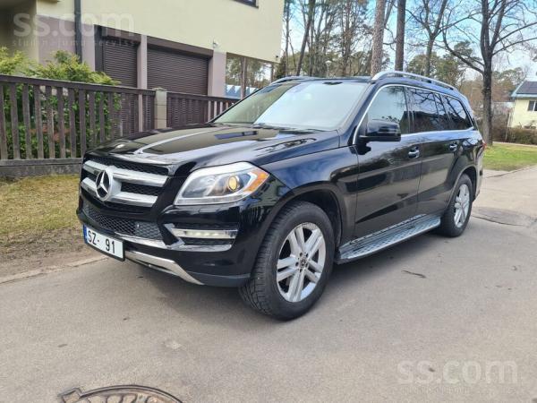 Black Mercedes-Benz GL 450 2015 in Jurmala, with an engine capacity of 3.00 L and mileage of 320 thousand km for 19500 €, photo 1 on AUTOMOTO.COM.LV