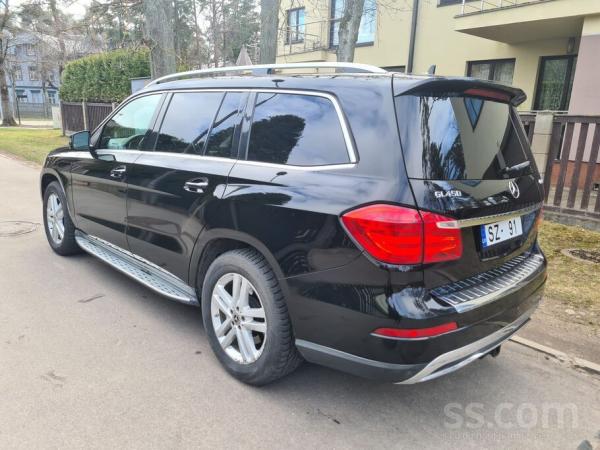Black Mercedes-Benz GL 450 2015 in Jurmala, with an engine capacity of 3.00 L and mileage of 320 thousand km for 19500 €, photo 4 on AUTOMOTO.COM.LV