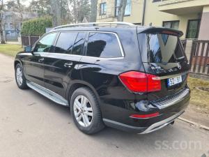 Black Mercedes-Benz GL 450 2015 in Jurmala, with an engine capacity of 3.00 L and mileage of 320 thousand km for 19500 €, photo 4 on AUTOMOTO.COM.LV