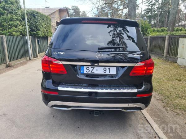 Black Mercedes-Benz GL 450 2015 in Jurmala, with an engine capacity of 3.00 L and mileage of 320 thousand km for 19500 €, photo 5 on AUTOMOTO.COM.LV