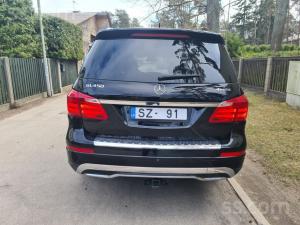 Black Mercedes-Benz GL 450 2015 in Jurmala, with an engine capacity of 3.00 L and mileage of 320 thousand km for 19500 €, photo 5 on AUTOMOTO.COM.LV
