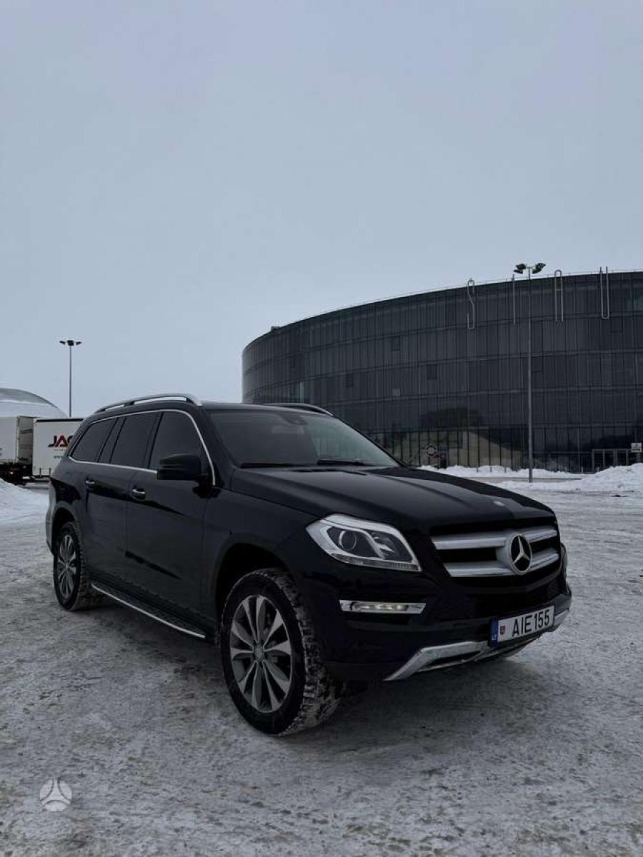 Black Mercedes-Benz GL 450 2015 in Siauliai, with an engine capacity of 3.00 L and mileage of 186 thousand km for 17500 €, photo 1 on AUTOMOTO.COM.LV