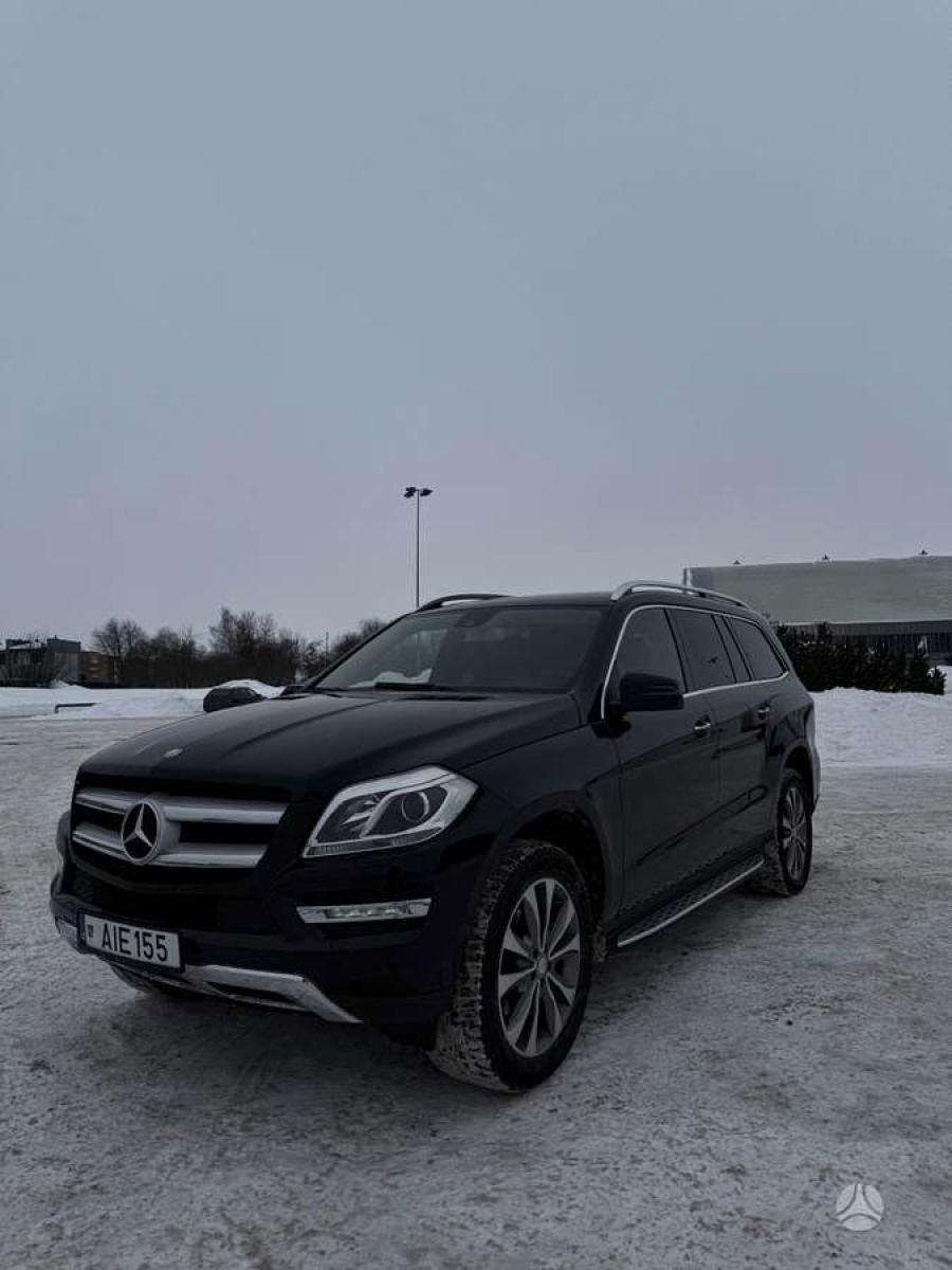 Black Mercedes-Benz GL 450 2015 in Siauliai, with an engine capacity of 3.00 L and mileage of 186 thousand km for 17500 €, photo 2 on AUTOMOTO.COM.LV