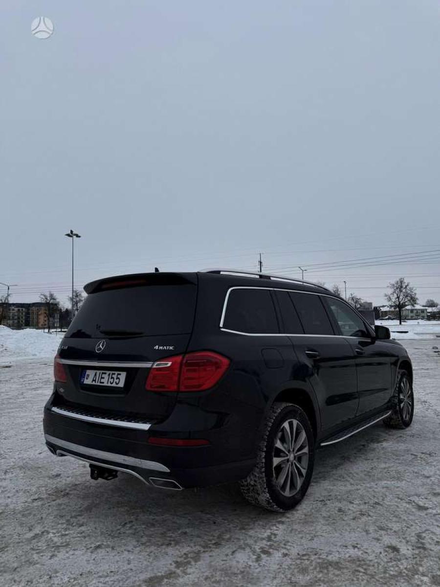 Black Mercedes-Benz GL 450 2015 in Siauliai, with an engine capacity of 3.00 L and mileage of 186 thousand km for 17500 €, photo 3 on AUTOMOTO.COM.LV