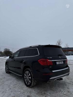Black Mercedes-Benz GL 450 2015 in Siauliai, with an engine capacity of 3.00 L and mileage of 186 thousand km for 17500 €, photo 4 on AUTOMOTO.COM.LV
