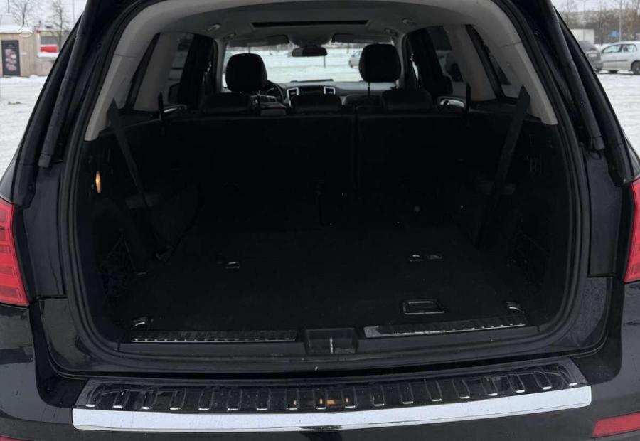 Black Mercedes-Benz GL 450 2015 in Siauliai, with an engine capacity of 3.00 L and mileage of 186 thousand km for 17500 €, photo 7 on AUTOMOTO.COM.LV