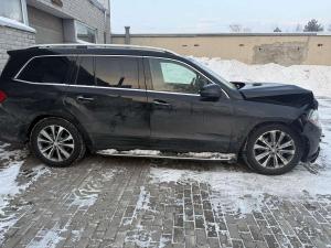 Melns Mercedes-Benz GL 450 2015 Telšiai, ar dzinēja tilpumu 3.00 L un nobraukumu 201 tūkst. km par 10500 €, foto  vietnē AUTOMOTO.COM.LV