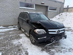 Melns Mercedes-Benz GL 450 2015 Telšiai, ar dzinēja tilpumu 3.00 L un nobraukumu 201 tūkst. km par 10500 €, foto 3 vietnē AUTOMOTO.COM.LV