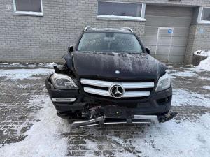 Melns Mercedes-Benz GL 450 2015 Telšiai, ar dzinēja tilpumu 3.00 L un nobraukumu 201 tūkst. km par 10500 €, foto 4 vietnē AUTOMOTO.COM.LV